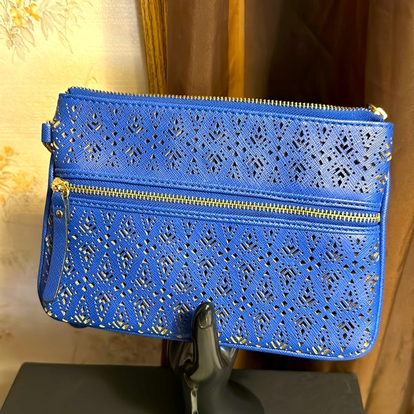 Street Level | Bags | Like New Street Level Wristlet In Vibrant Blue ...